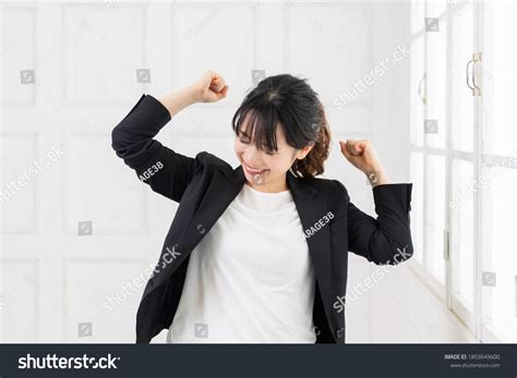 12211 Guts Pose 图片、库存照片和矢量图 Shutterstock