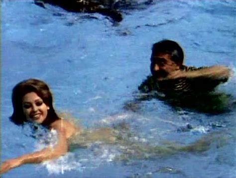 Голая Фанни Кано в Las Amiguitas De Los Ricos