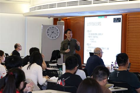 金融學院研究生學術論文寫作系列指導講座 【如何進行理論模型的構建和分析：以一個基於randd的經濟增長模型為例】 澳門城市大學 金融學院