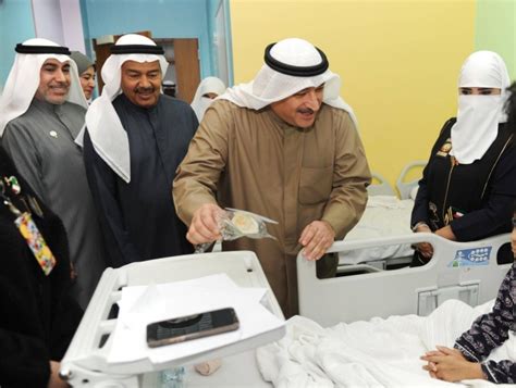 وزير الصحة يشارك مستشفى البنك الوطني للأطفال فرحة الأعياد الوطنية