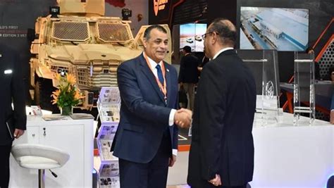 وزير الدولة للإنتاج الحربي يتفقد جناح الوزارة بمعرض Idex 2023 في الإمارات