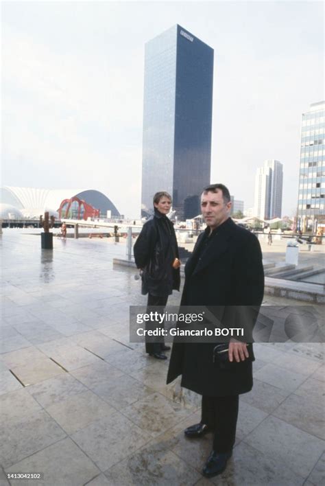 Lactrice Et Militante Sylvia Bourdon Avec Lartiste Raymond Moretti News Photo Getty Images