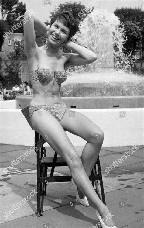 Judy Carne Gostosa