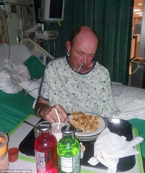 Homem tem queimaduras em do corpo após reação de antibiótico Metrópoles