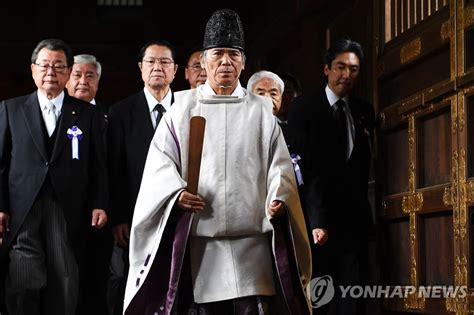 日아베 A급전범 합사 야스쿠니신사 공물 보내의원들 집단참배 연합뉴스