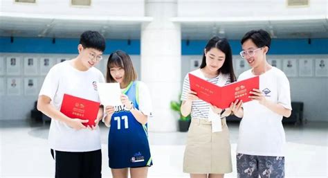来了！是你期待已久的2021年西安电子科技大学录取通知书！ 搜狐大视野 搜狐新闻