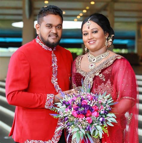 රණ බිමේ විරුවෝ සැමදා ලේ හැලුවේ අපේ නමින් රණ බිමේ විරුවෝ සැමදා ලේ
