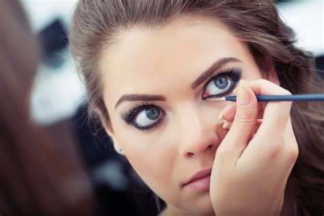 Best Liquid Eyeliners Reviews → Compare Now