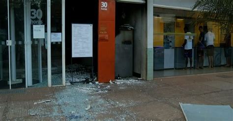 G1 Agência Bancária Fica Destruída Após Grupo Explodir Caixas