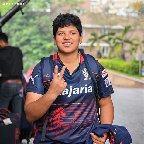 Wpl Mi Vs Rcb Twitter Bashes Richa Ghosh As She Caught Ball Watching