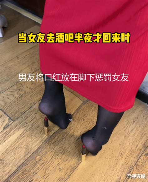 女子在酒吧玩到半夜，回家后身上红印引男友猜测：明显拍打造成的印记女人都忍俊