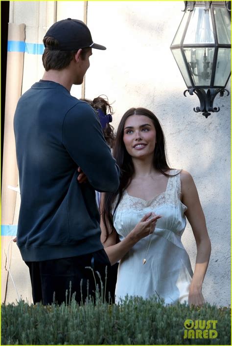 Nfl Player Justin Herbert Sparks Dating Rumors With Madison Beer After