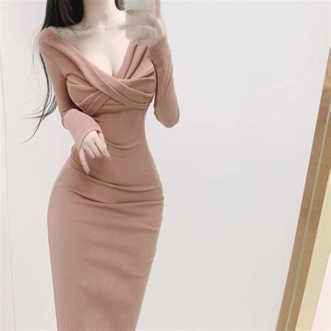 Fashion에 있는 Samriddhi님의 핀 여자 피트니스 여성복 고딕 의상
