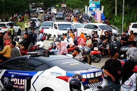 Kebijakan Satu Jalur Jls Tulungagung Trenggalek Antara Foto
