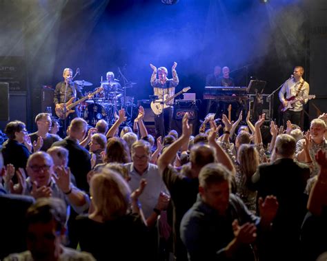 Kandis Johnny Fandt Kærligheden Igen Men Fansene Gik Amok De Havde
