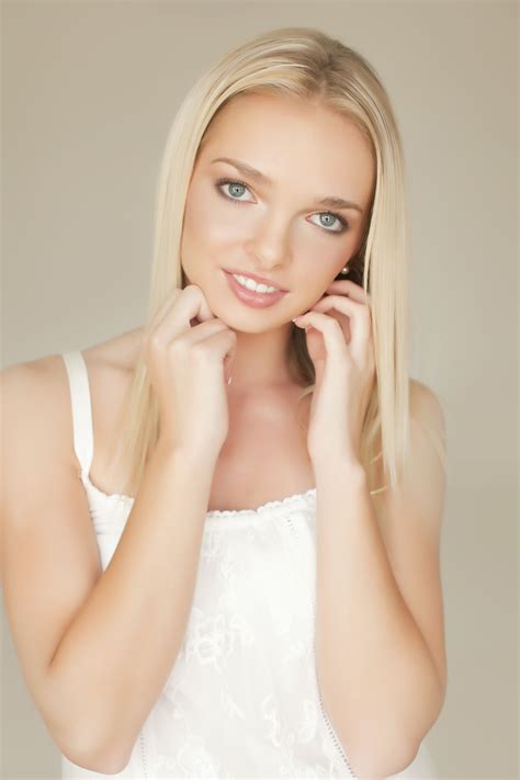 Modeling Model Headshot Pose Headshot Poses Model Poses