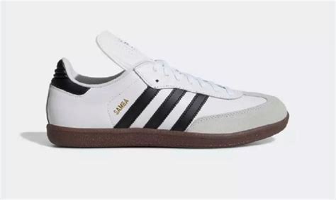 3 Sneakers Favorit Freddie Mercury Yang Bisa Jadi Pilihan Kamu Bergaya