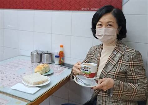 政whats噏：幫襯茶餐廳形容排隊人龍 葉劉：比核酸檢測還要擠擁 Oncc 東網 Line Today