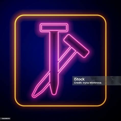 빛나는 네온 메탈릭 손톱 아이콘은 검은 색 배경에 고립 벡터 강철에 대한 스톡 벡터 아트 및 기타 이미지 강철 건설 산업 건축하기 Istock