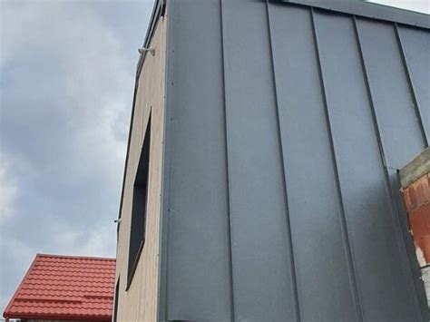 Constructie Fatada Lemn Pin Termotratat In Combinatie Cu Tabla Faltuita Tabla Click Alba