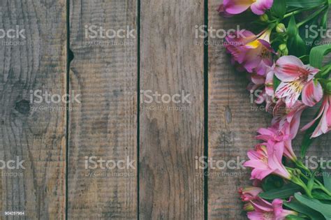 아름 다운 핑크 백합 꽃 배경 생일 어머니의 날 발렌타인의 날 3 월 8 일 결혼식 개념 인사말 카드 꽃 장식 프레임입니다 축제