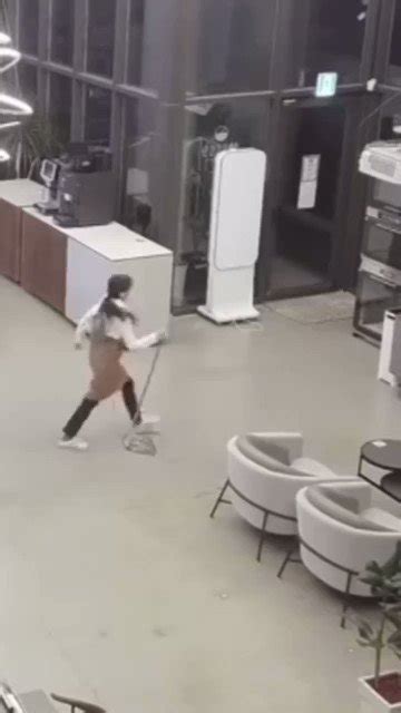 Videos You Scroll Internet For On Twitter The Clapping In The End