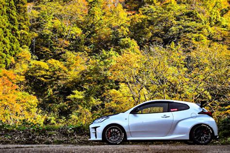 GRヤリスの秋のドライブ紅葉に関するカスタム事例車のカスタム情報はCARTUNE