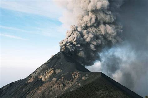 Gunung Ibu Erupsi 801 Kali Sejak Awal 2024