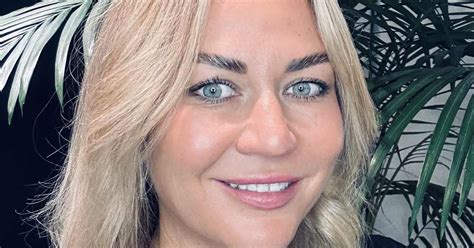 Nikki Hayes Travel Massive