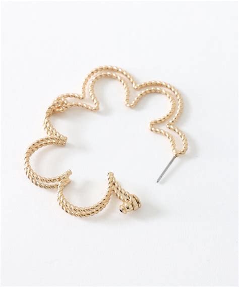 Cepica（セピカ）の「【limited Number リミテッドナンバー】お花フープピアス（ピアス（両耳用））」 Wear