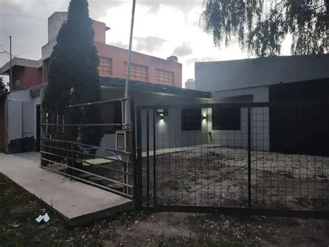 Venta Casa 3 Dormitorios 6 Cocheras 150m2 Ortiz Zarate 7700 Santa