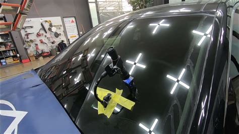 더뉴 그랜저 앞유리파손으로 레진 복원용접을 시공한 영상입니다 이외의 정품 앞유리교체 하이패스룸미러 설치등의 다양한 자료를