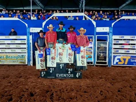 Campeões da montaria em touros do rodeio country da ª Festa do Agricultor e ª Expogalo