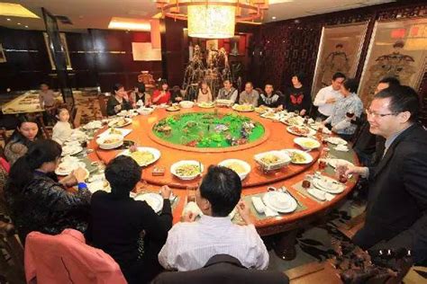 這套「同學聚會照片」瞬間瘋傳！看到最後一張，所有人都哭了