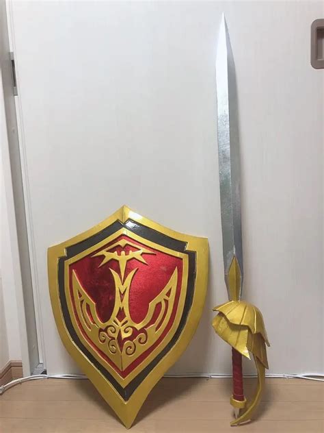片手剣と盾も完成。コスプレしていない時は部屋に飾って眺めている ― スポニチ Sponichi Annex 芸能