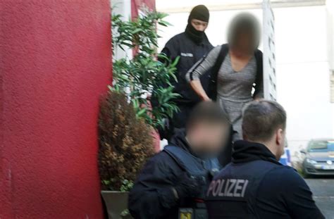 Razzia im Rotlicht Milieu Polizei nimmt über 100 Verdächtige fest