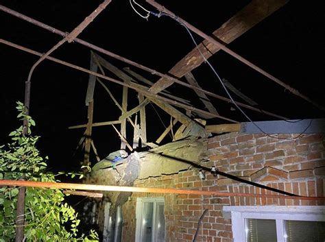 Росіяни тричі обстріляли Нікопольщину загинув 18 річний хлопець фото Chas News