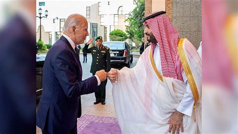 ترامب يهاجم بايدن بسبب السلام بـقبضة اليد على ولي العهد السعودي