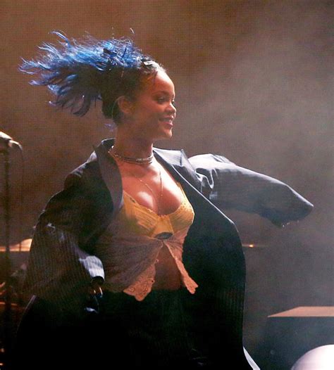 Rihanna Dyed Her Hair Blue And Its Pretty Zomg