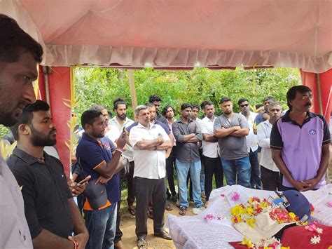 மழ நடடயம சகததல மழகடதத ஒர கடமபம பறபனவரகளன