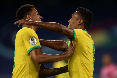 Brasile Tite Svela Le Condizioni Di Danilo E Alex Sandro L Annuncio