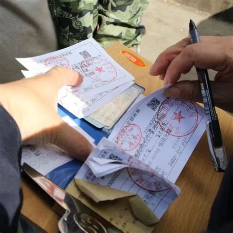 这项新规实施首日 宣威城区60余辆三轮车被处罚通告给予管理