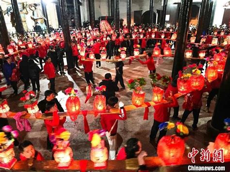 江西上饶：板凳龙飞舞 热闹迎元宵凤凰网资讯凤凰网