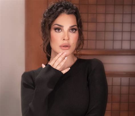 نادين نجيم تعلن عن حدوث هزة أرضية في لبنان