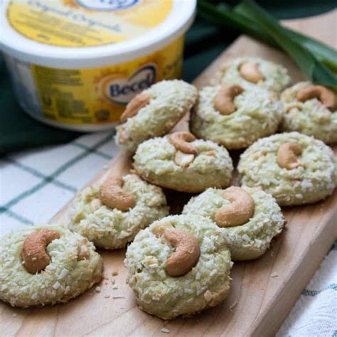 Pandan Coconut Cookies With Cashews Hot Thai Kitchen