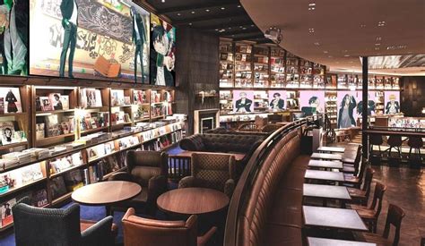 涩谷路口地标「shibuya Tsutaya」重生！星巴克、宝可梦卡牌、动漫书店娱乐新据点！ 乐吃购！日本 东京版