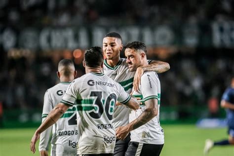 De saída Vasco acerta contratação de jogador do Coritiba para a