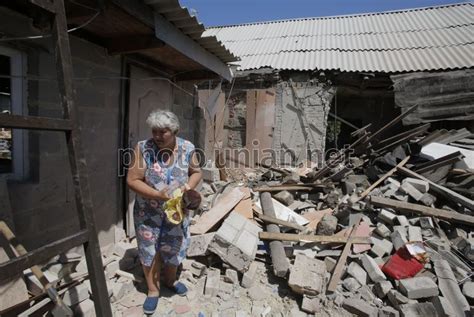 Фото новости Во время обстрела в Марьинке пострадали четыре человека среди них ребенок УНИАН