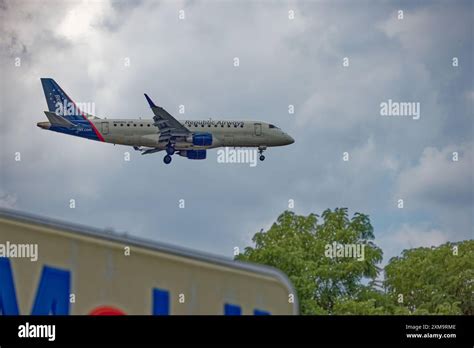 Republic 403 A Republic Airways YX Embraer 175 Approaches New York