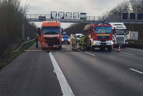 Fahrer Nach LKW Unfall Eingeschlossen Feuerwehr Lehrte